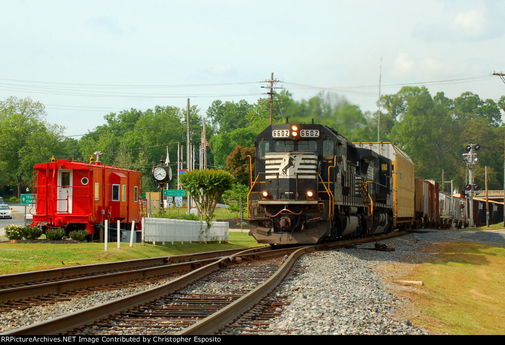 NS SD60 6602 leads 337